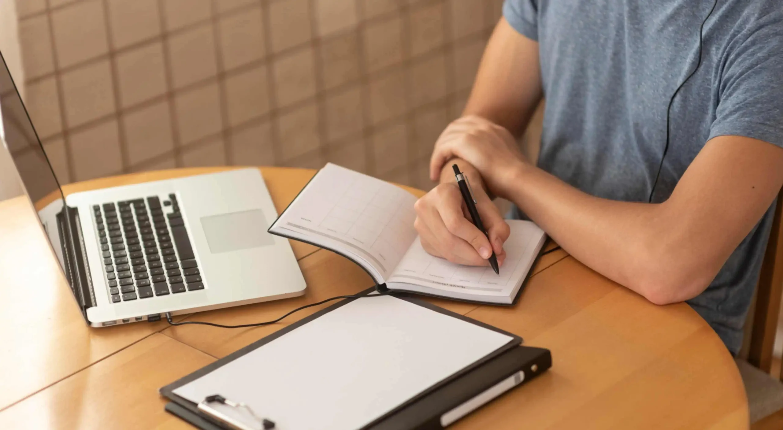 Cara Menulis Footnote dari Jurnal yang Benar